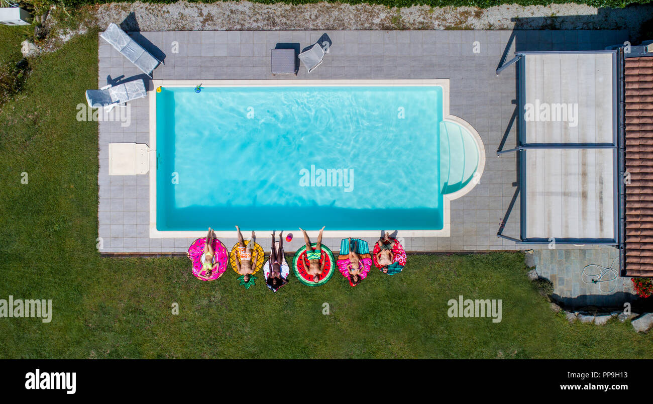 Young people partying in pool hi-res stock photography and images - Alamy