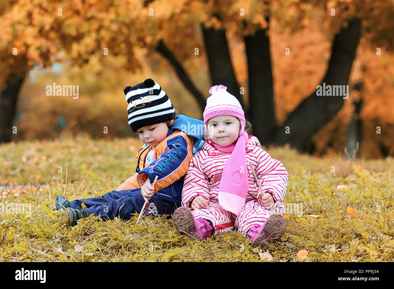 Children on the street play Stock Photo - Alamy