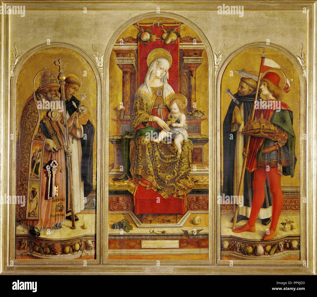 Virgen en el trono con el niño hi-res stock photography and images - Alamy