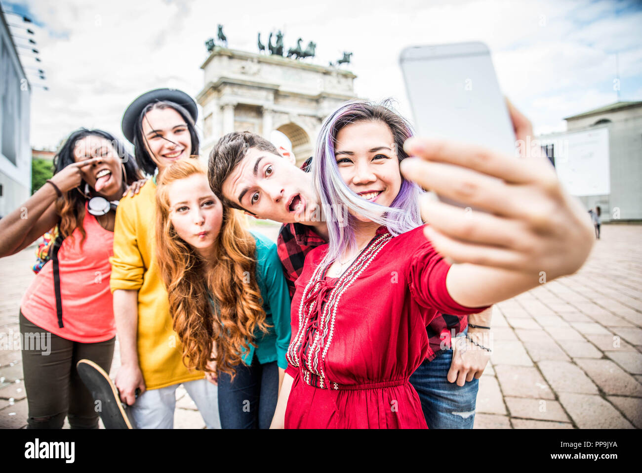 Multi-ethnic group of teenagers taking a selfie Stock Photo - Alamy Multi-ethnic group of teenagers taking a selfie Stock Photo - Alamy