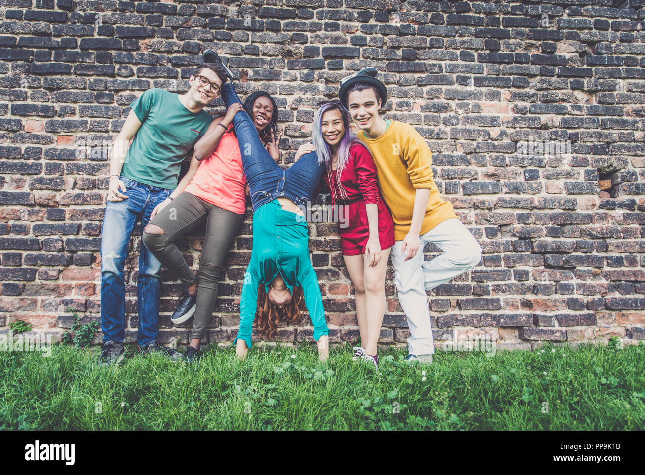 Group of friends bonding and having fun outdoors Stock Photo - Alamy