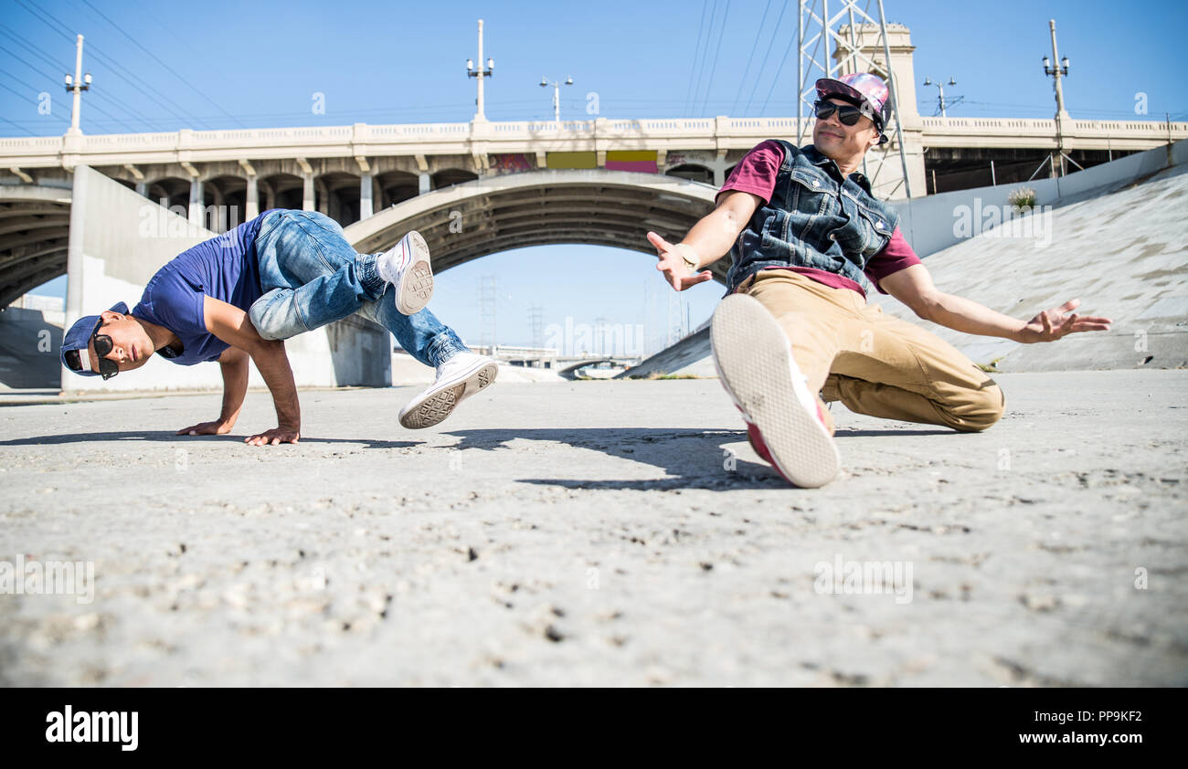 Ding ding dance hi-res stock photography and images - Alamy