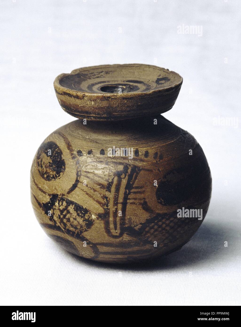 Aryballos hi-res stock photography and images - Alamy