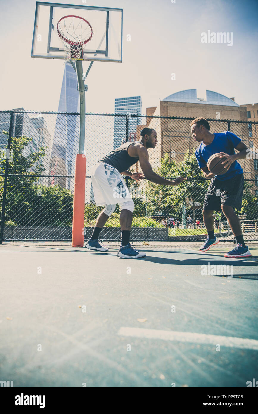 Two guys playing basketball hi-res stock photography and images - Alamy
