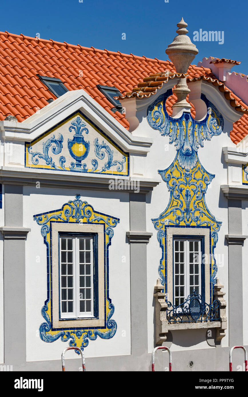 Old town villa windows hi-res stock photography and images - Alamy