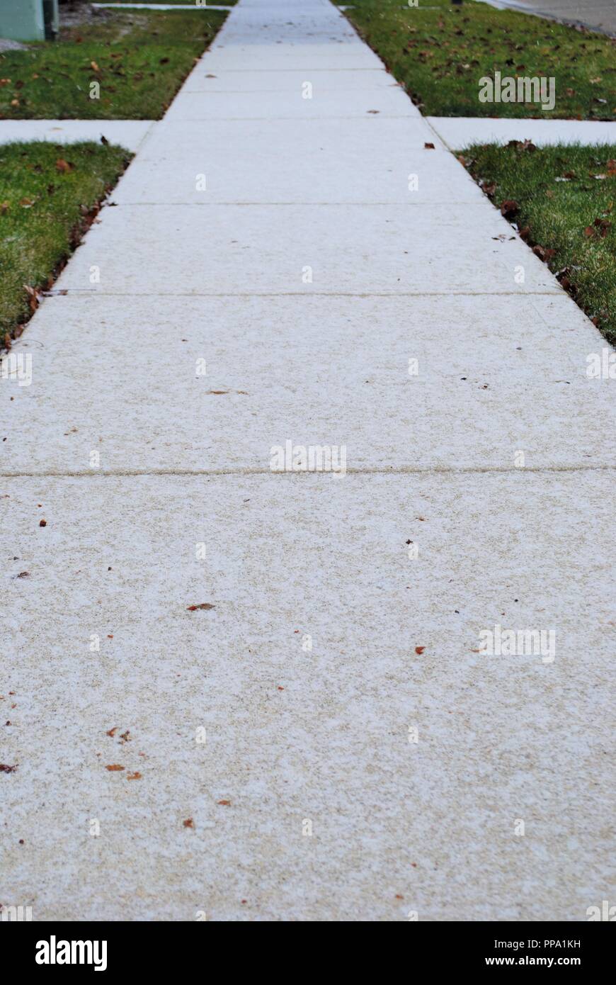 Light dusting of snow texture hi-res stock photography and images - Alamy