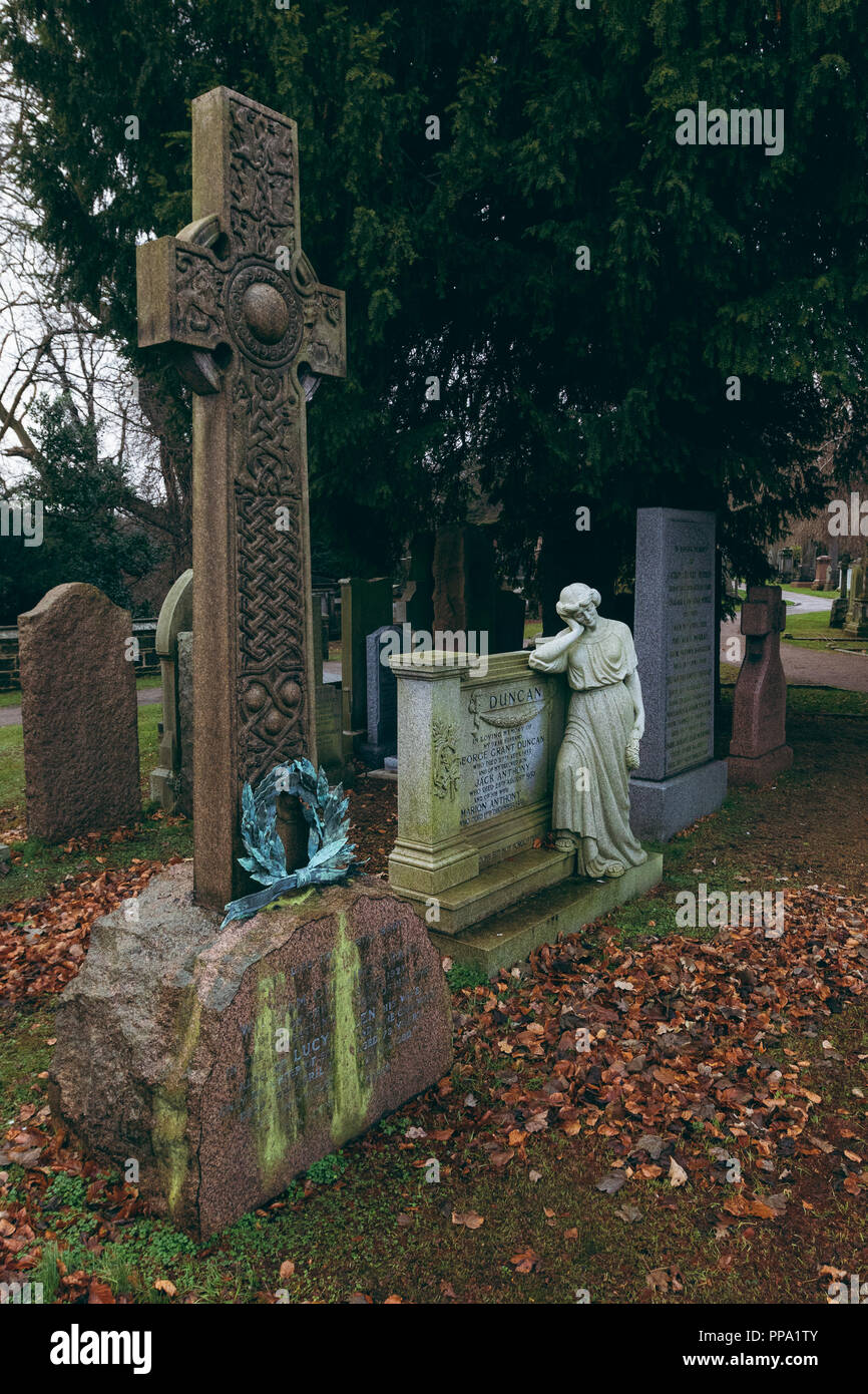 Gothic girl on cemetery hi-res stock photography and images - Alamy