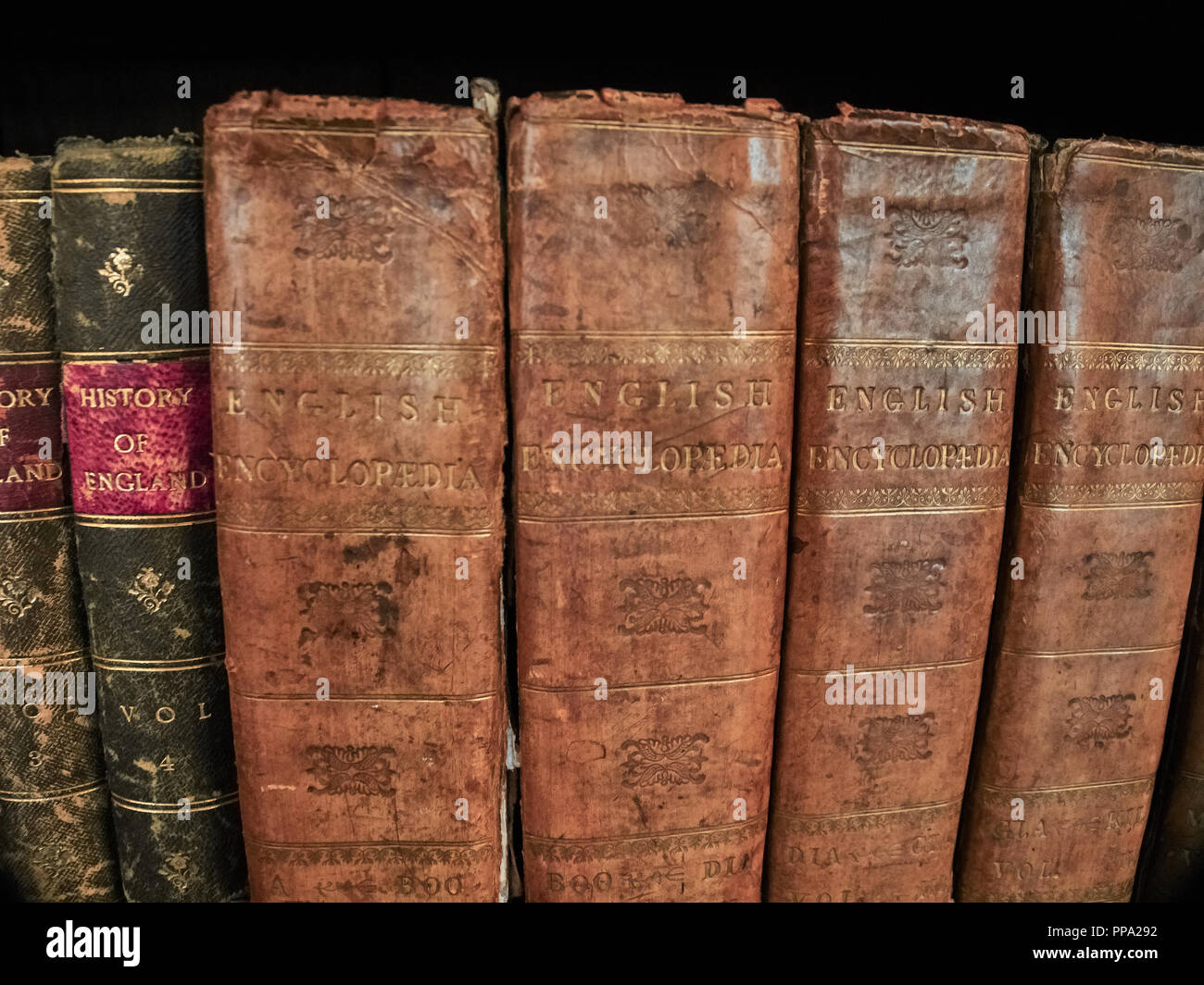 Old book shelf hi-res stock photography and images - Alamy