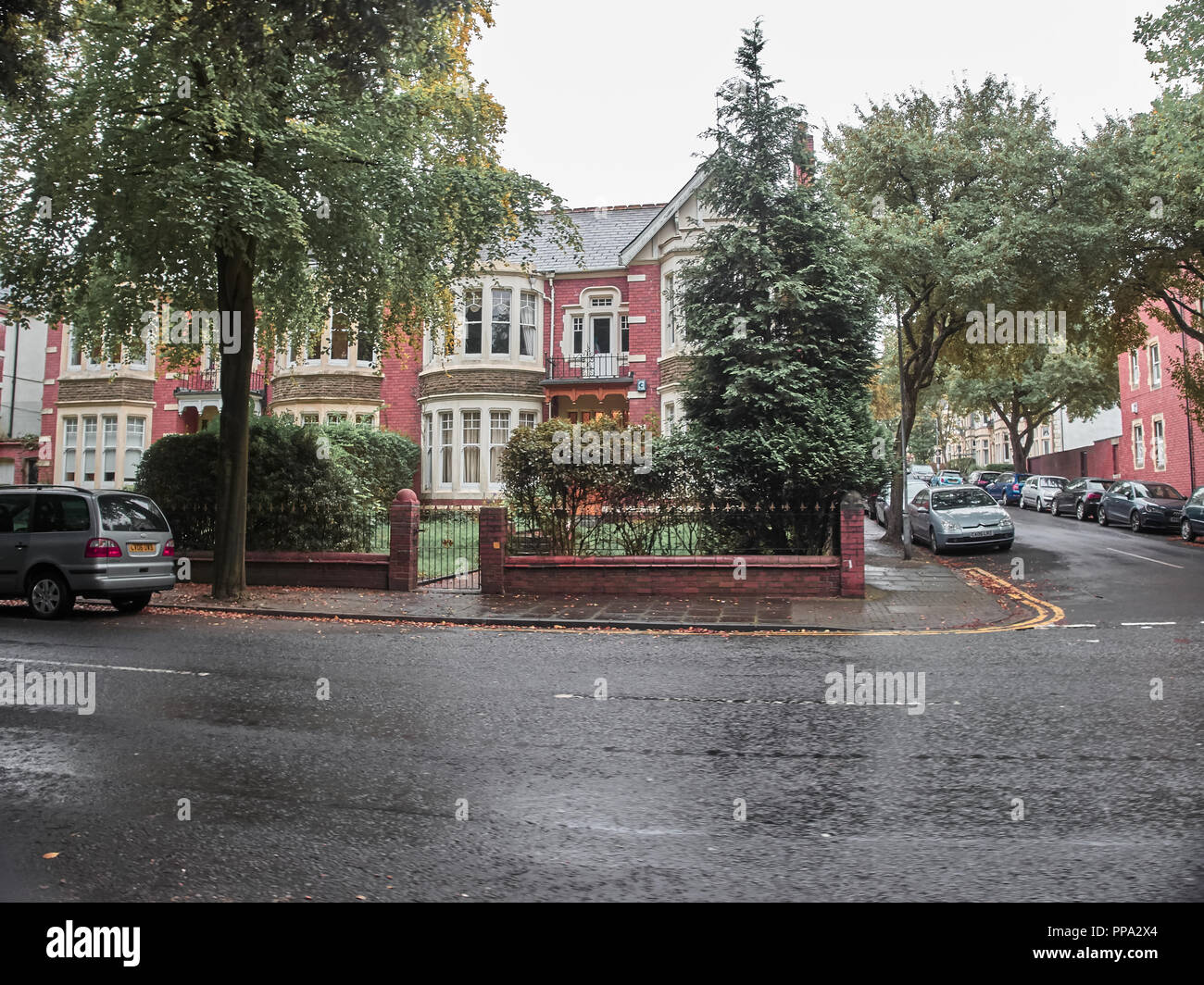Cardiff streets hi-res stock photography and images - Alamy