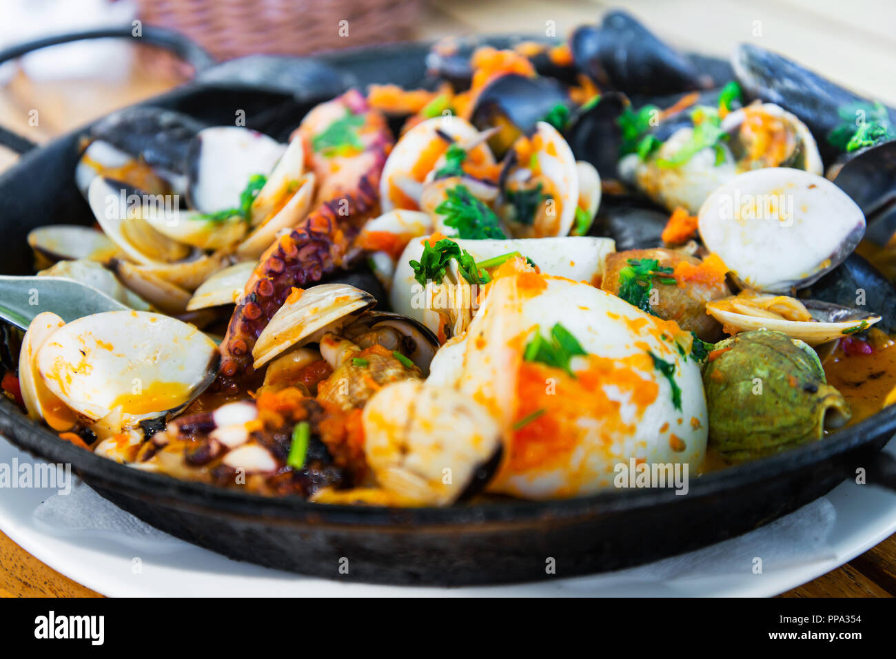 Mix seafood hi-res stock photography and images - Alamy