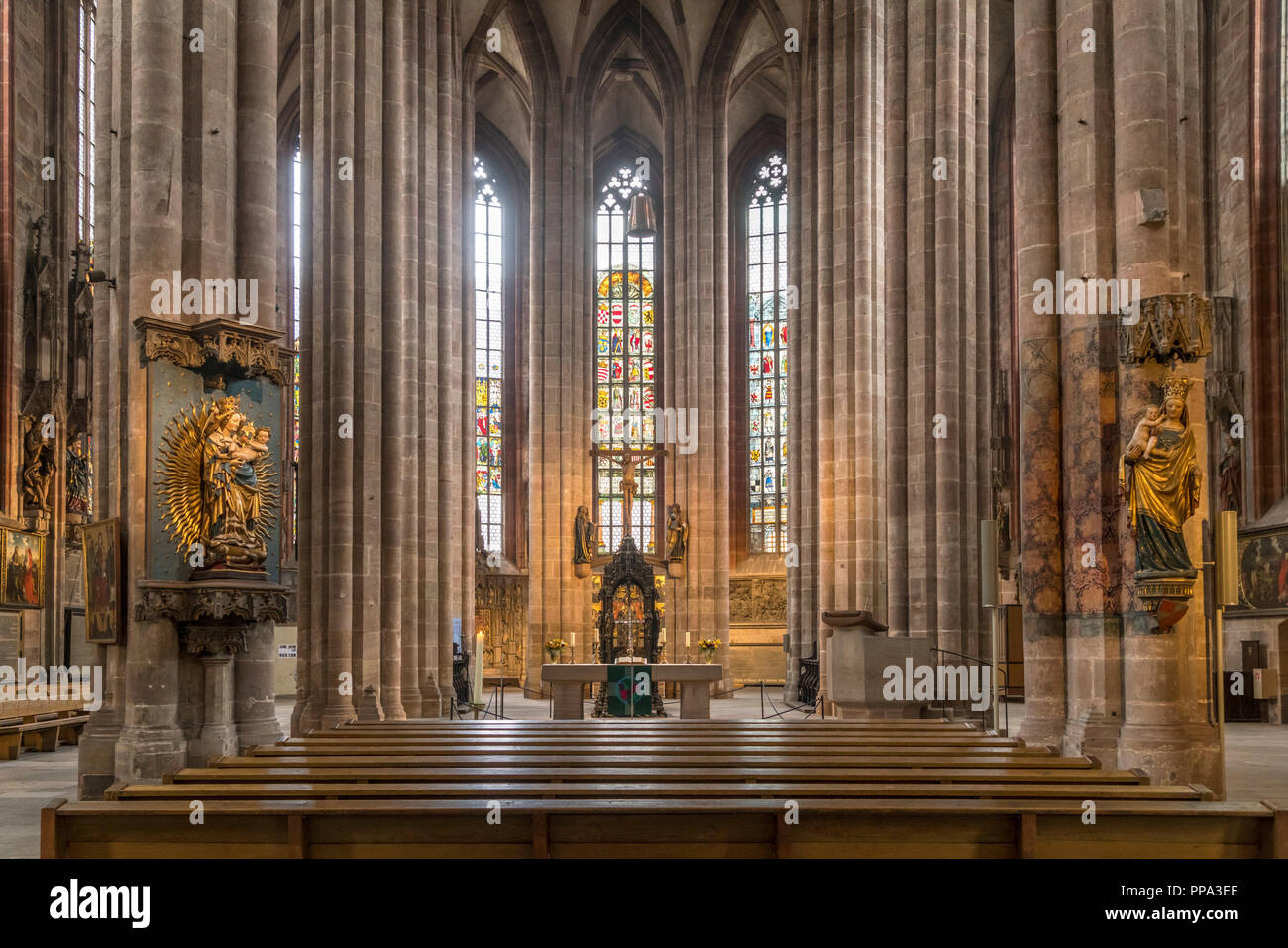 Innenraum Der Kirche St Sebald Oder Sebalduskirche Nürnberg Bayern