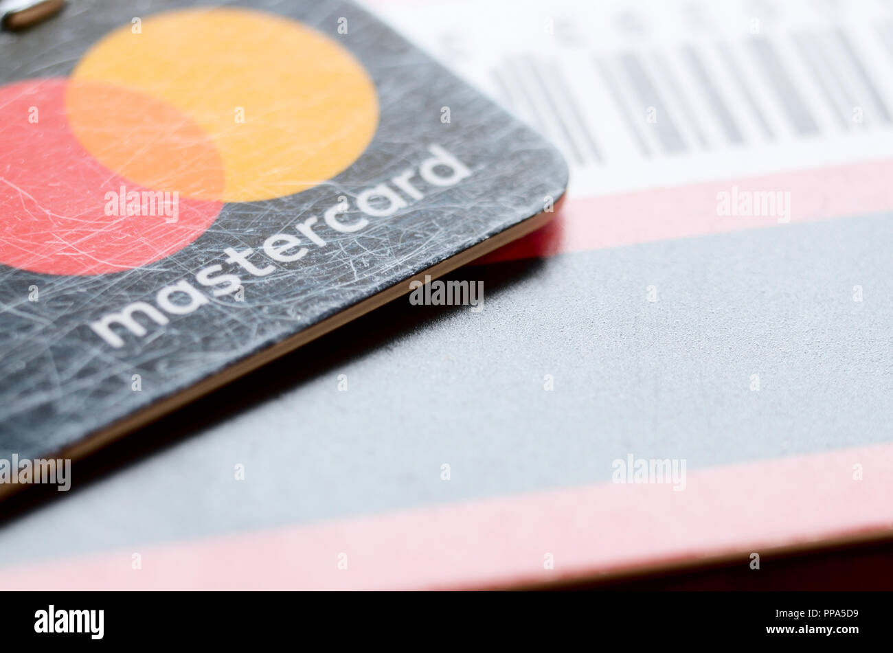 Mastercard logo on card hi-res stock photography and images - Alamy