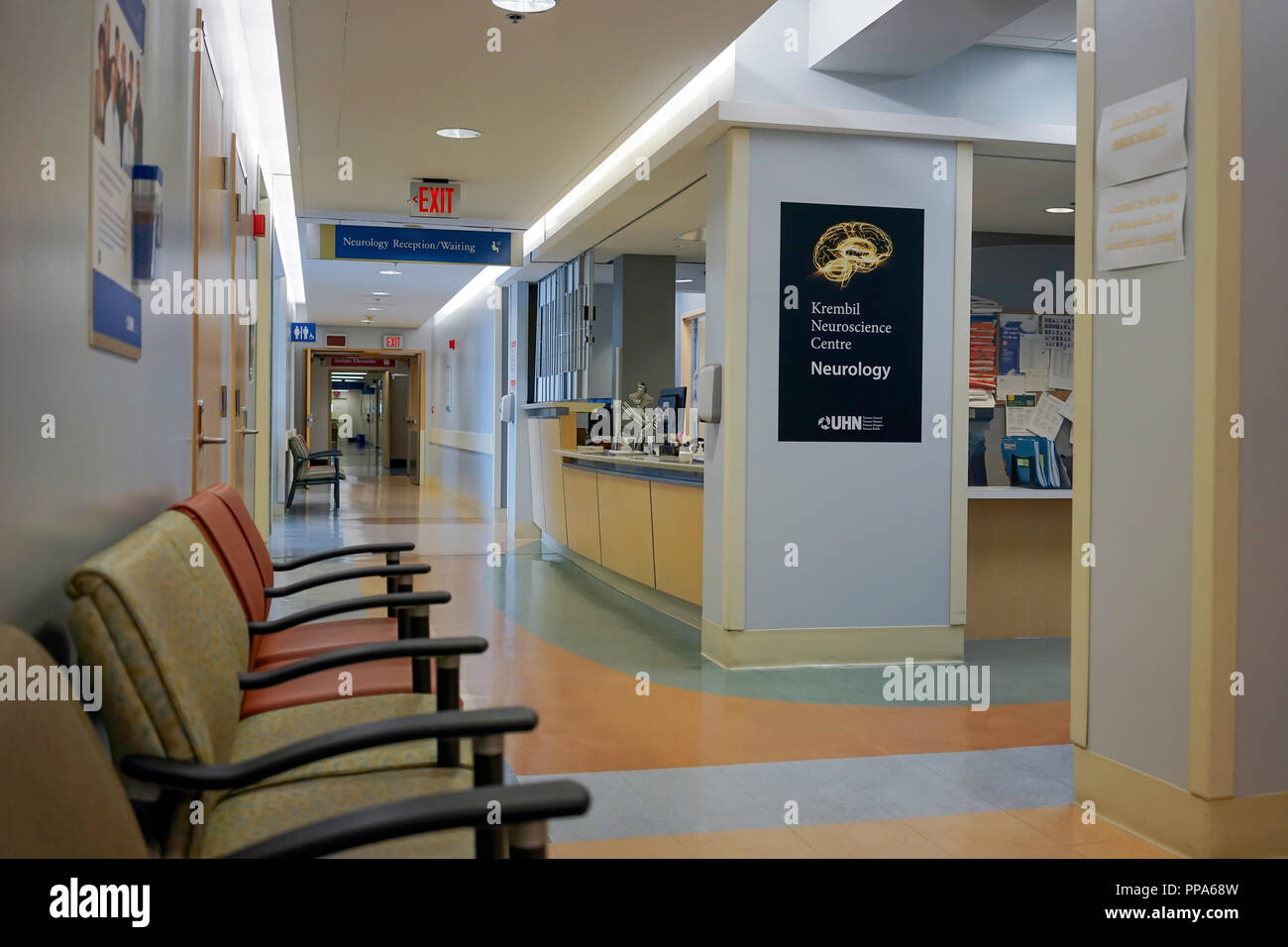Hospital reception area hi-res stock photography and images - Alamy