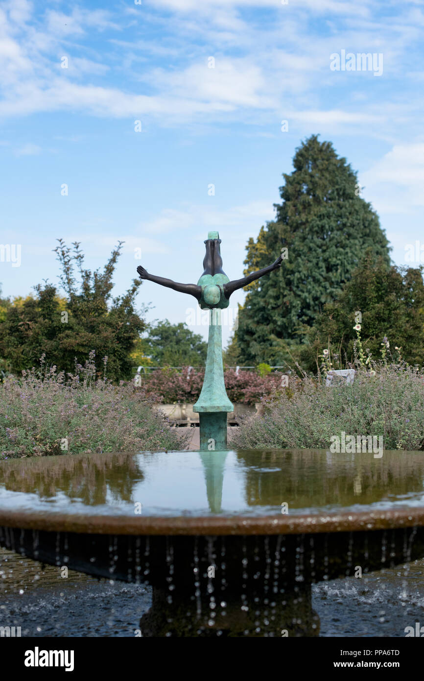 Water feature garden hi-res stock photography and images - Alamy