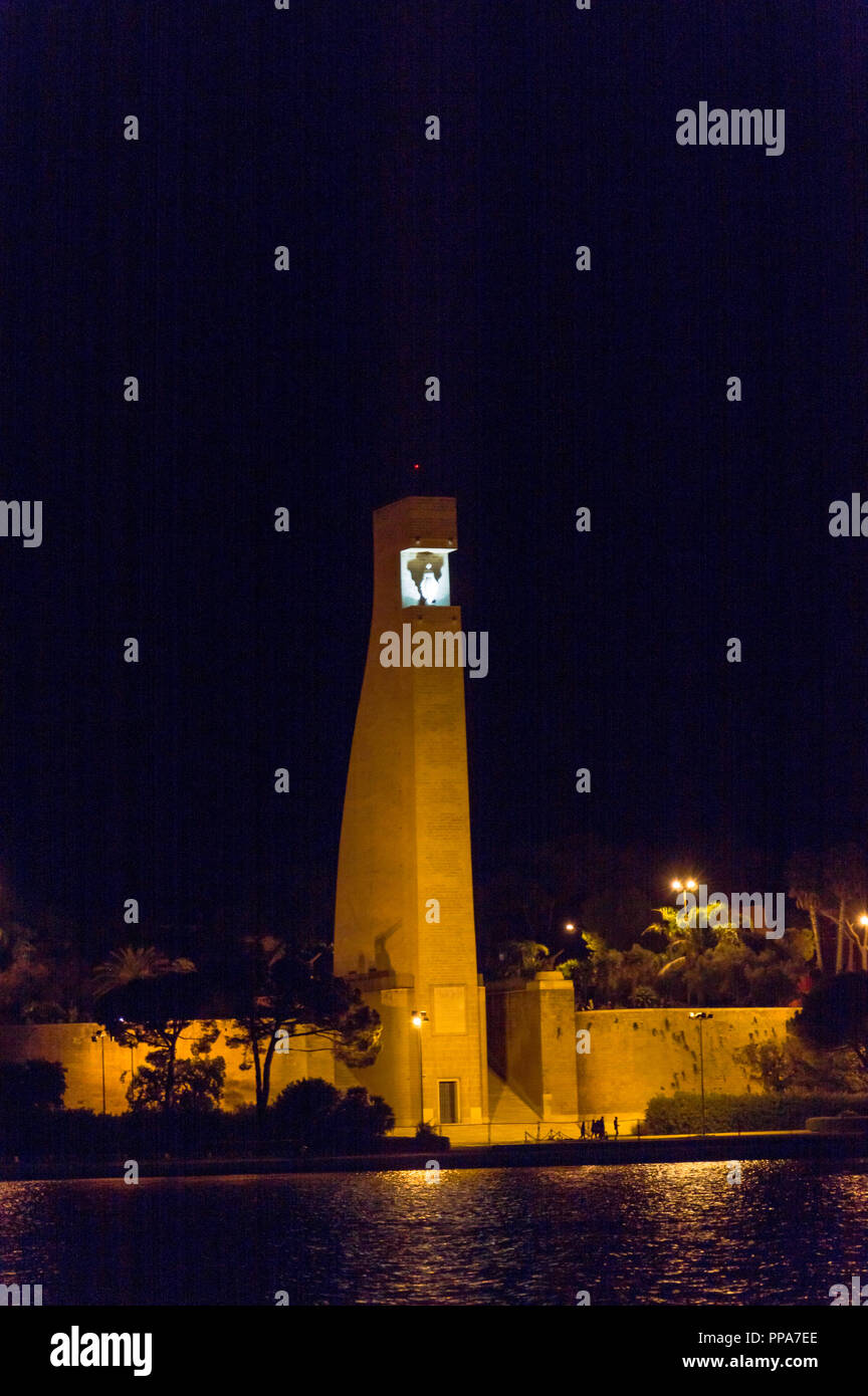 Port columns hi-res stock photography and images - Alamy