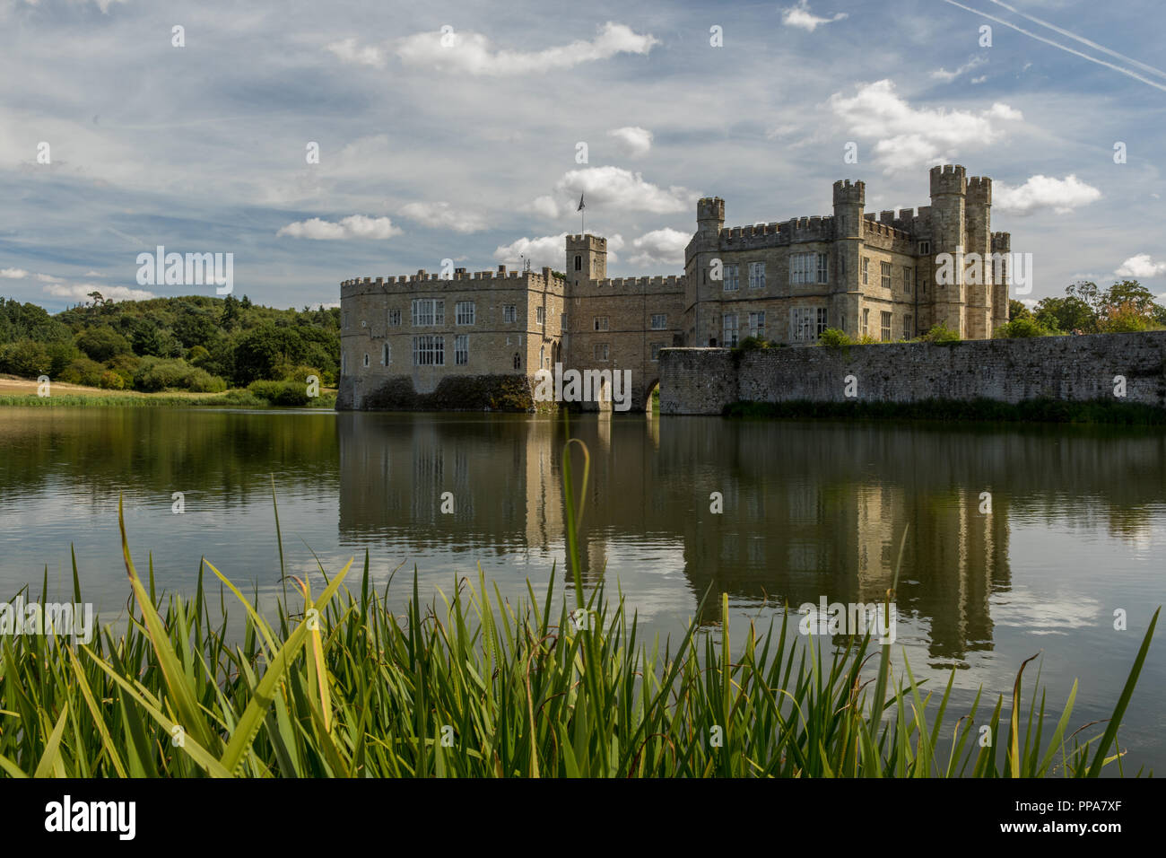 Garden leeds castle hi-res stock photography and images - Alamy
