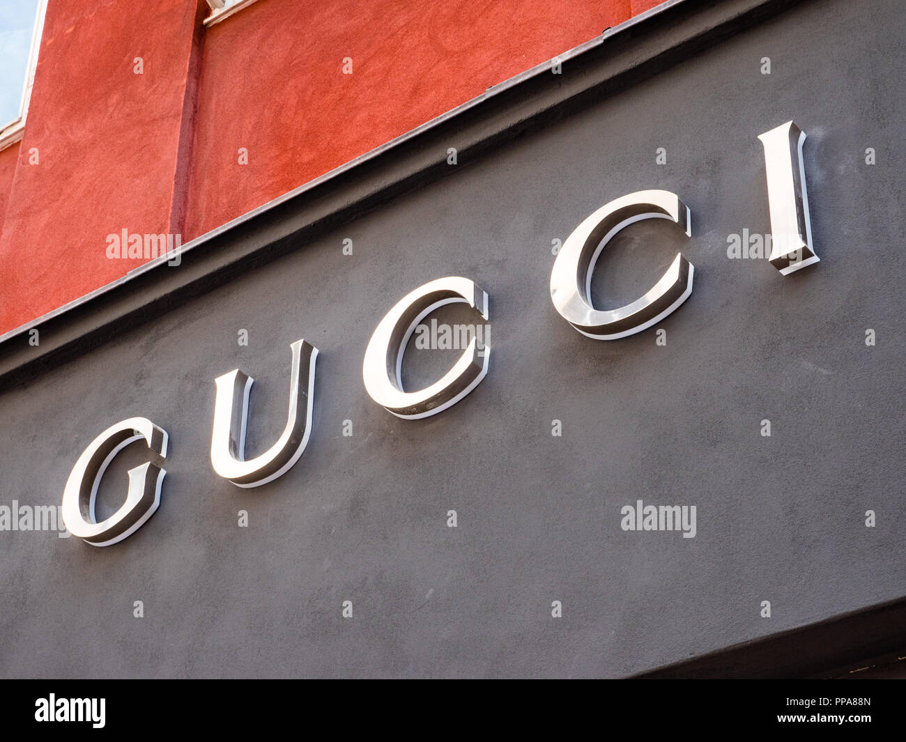 Gucci logo hi-res stock photography and images - Alamy