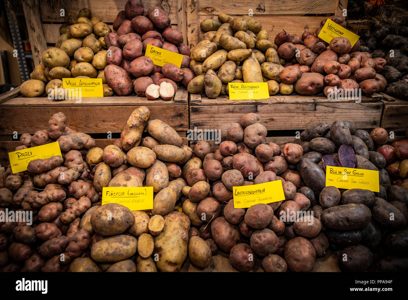 Vari tipi di patate hi-res stock photography and images - Alamy