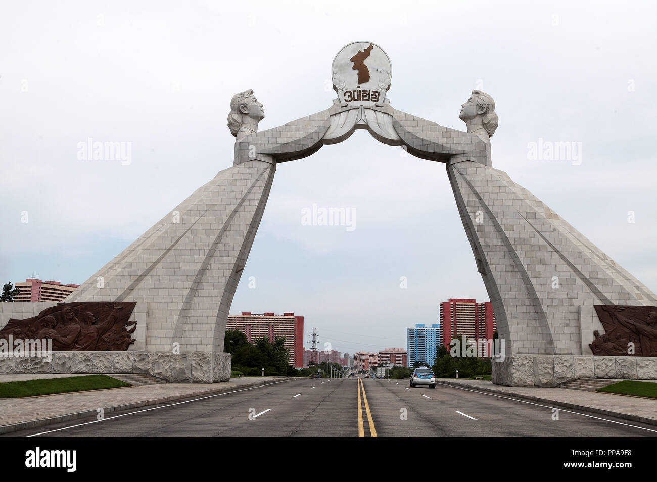 Arch of reunification pyongyang hi-res stock photography and images - Alamy