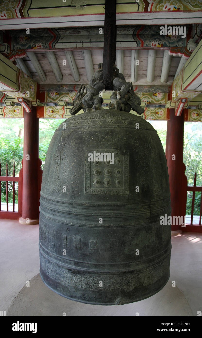 Tsurigane bell hi-res stock photography and images - Alamy