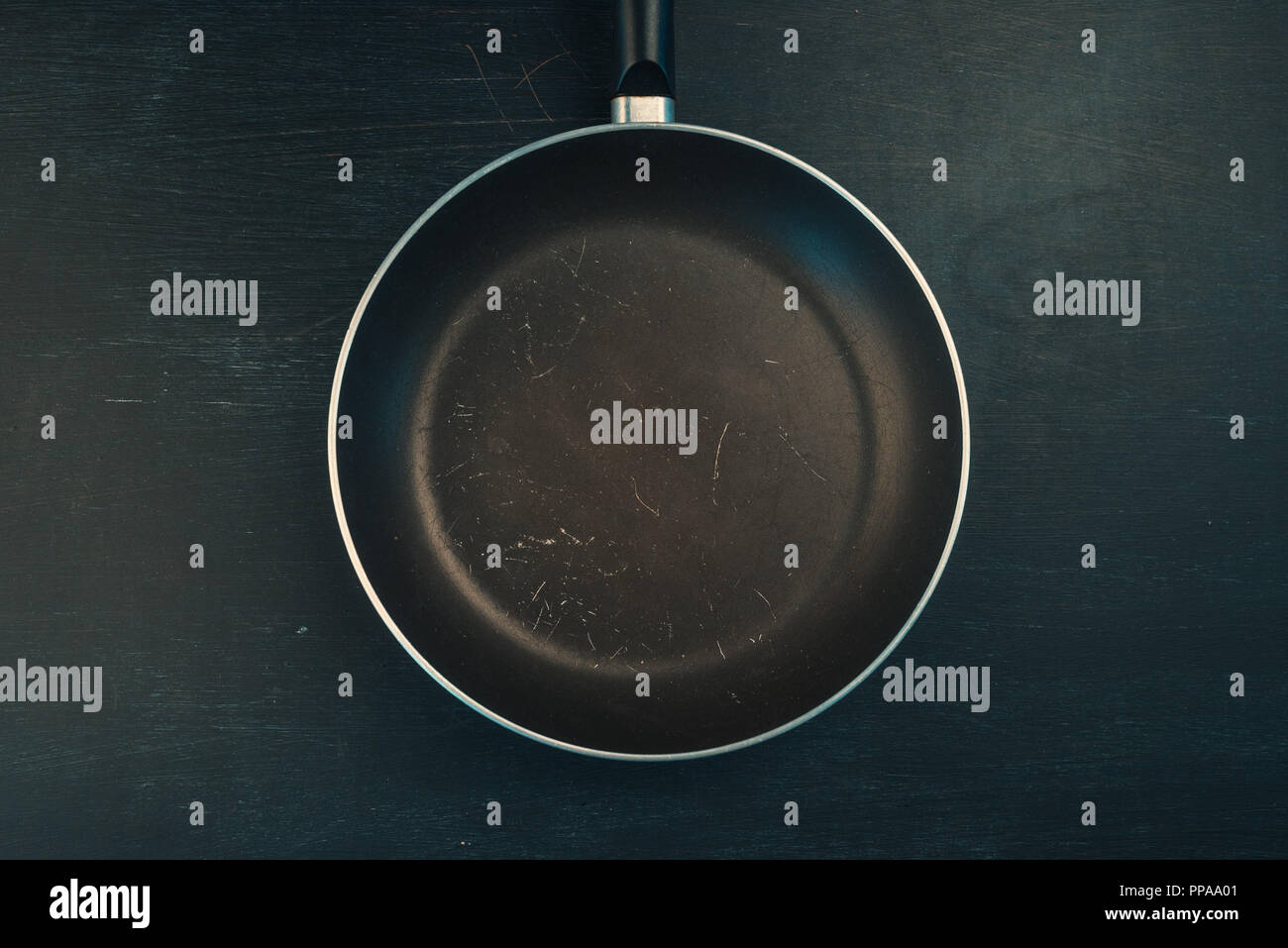 Empty old frying pan hi-res stock photography and images - Alamy