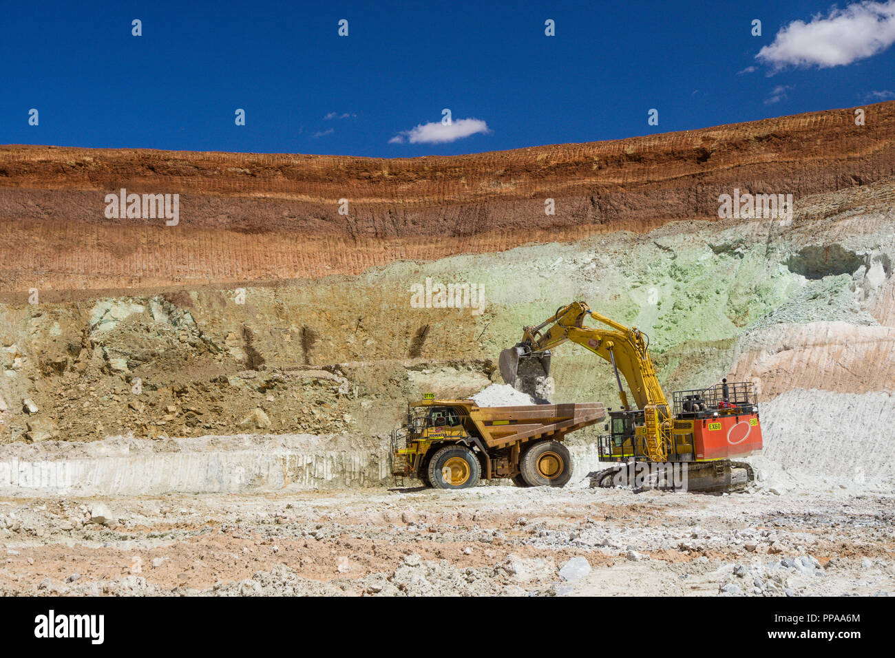 Truck being loaded with ore in open pit gold mine, Western Australia ...