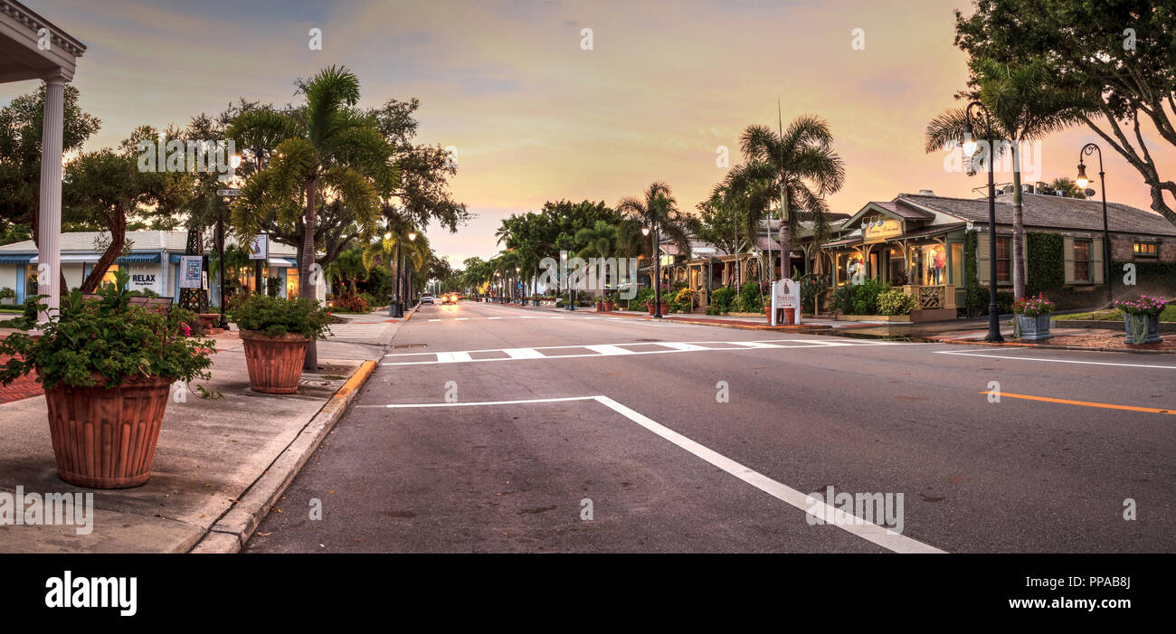Third street naples florida hi-res stock photography and images - Alamy