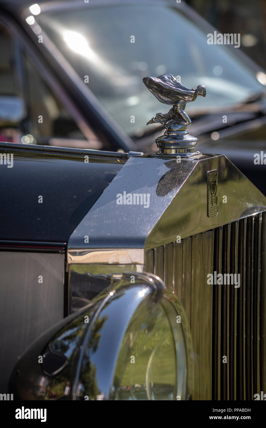 Rolls Royce flying lady emblem on the radiotor of a Silver Wraith ...