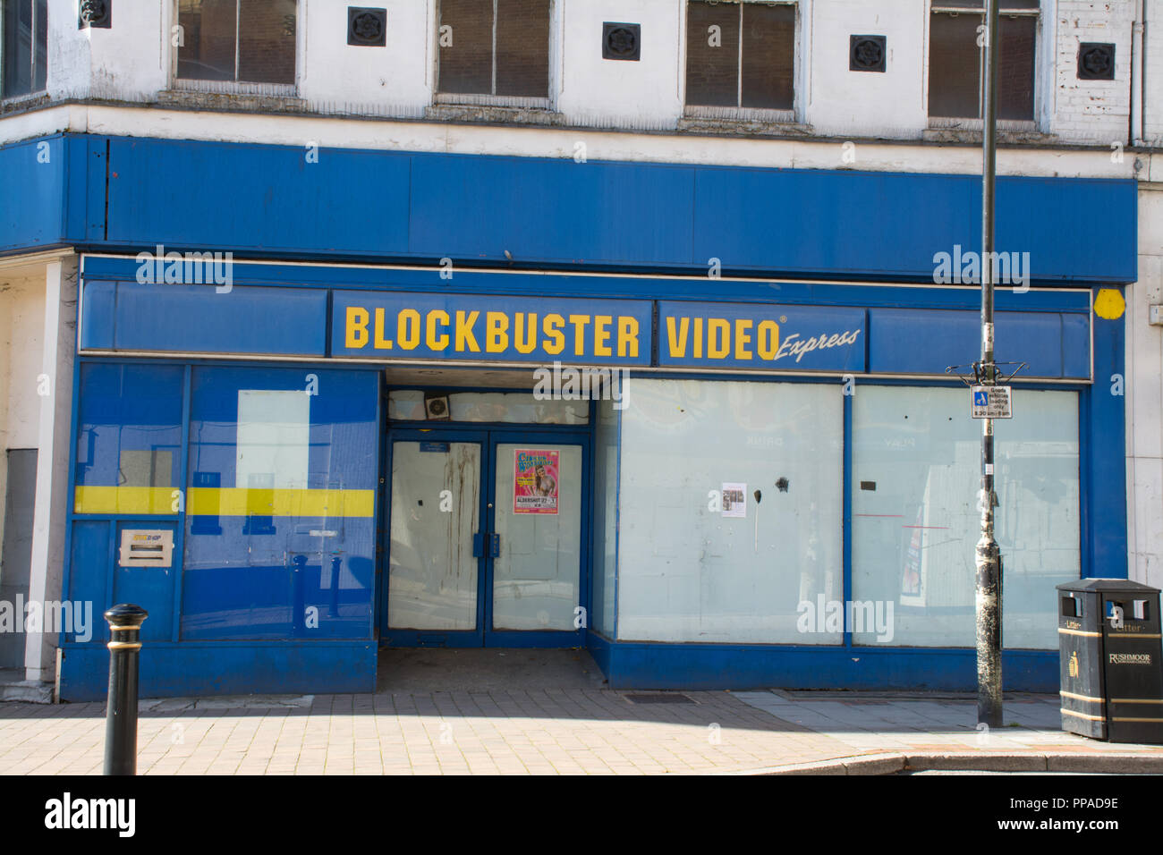 Blockbuster store sign hi-res stock photography and images - Alamy