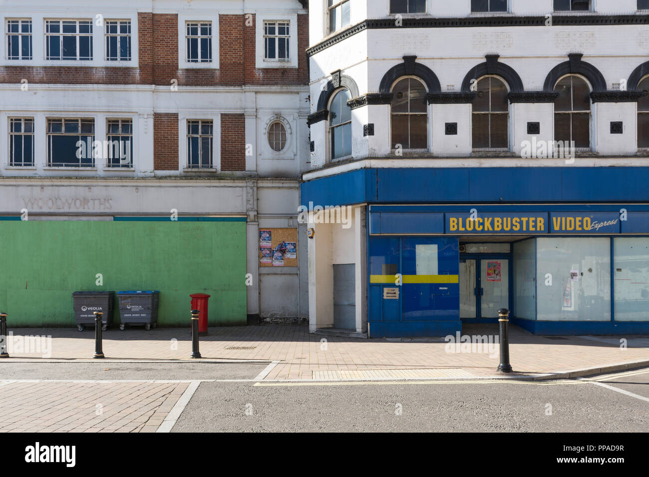 Empty boarded up shop hi-res stock photography and images - Alamy