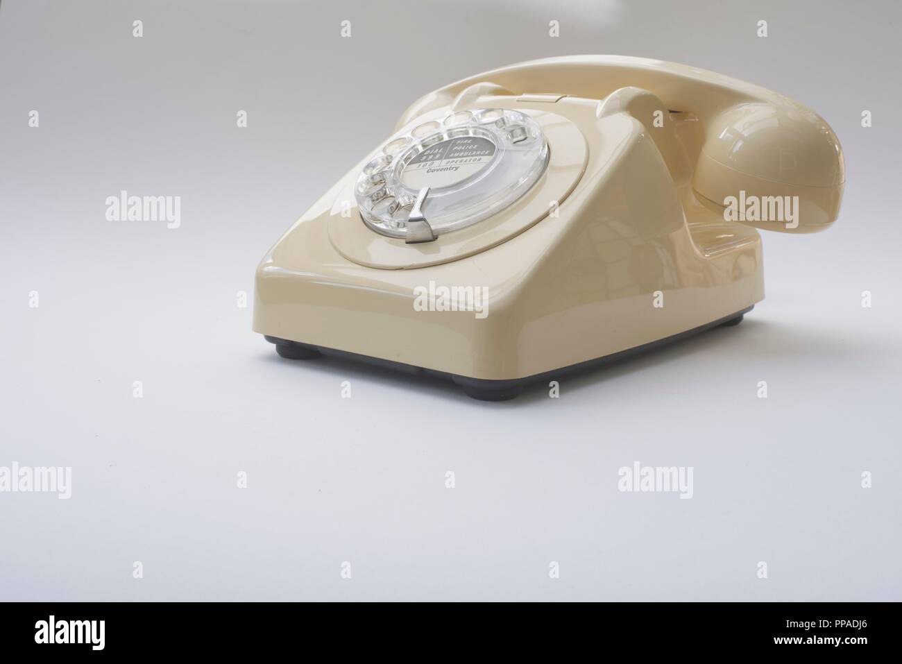 Old mobile phone 1970s hi-res stock photography and images - Alamy