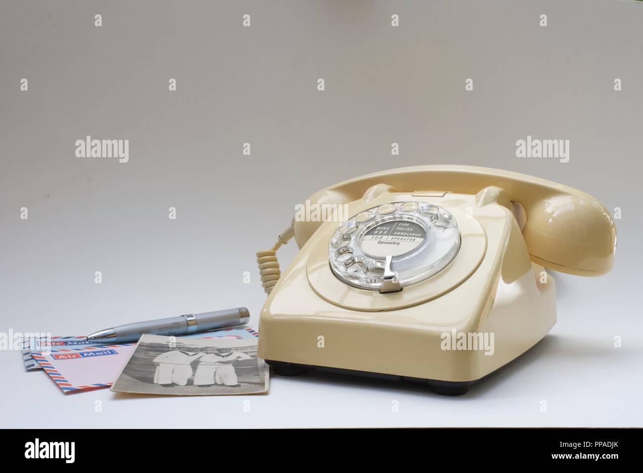 Old mobile phone 1970s hi-res stock photography and images - Alamy