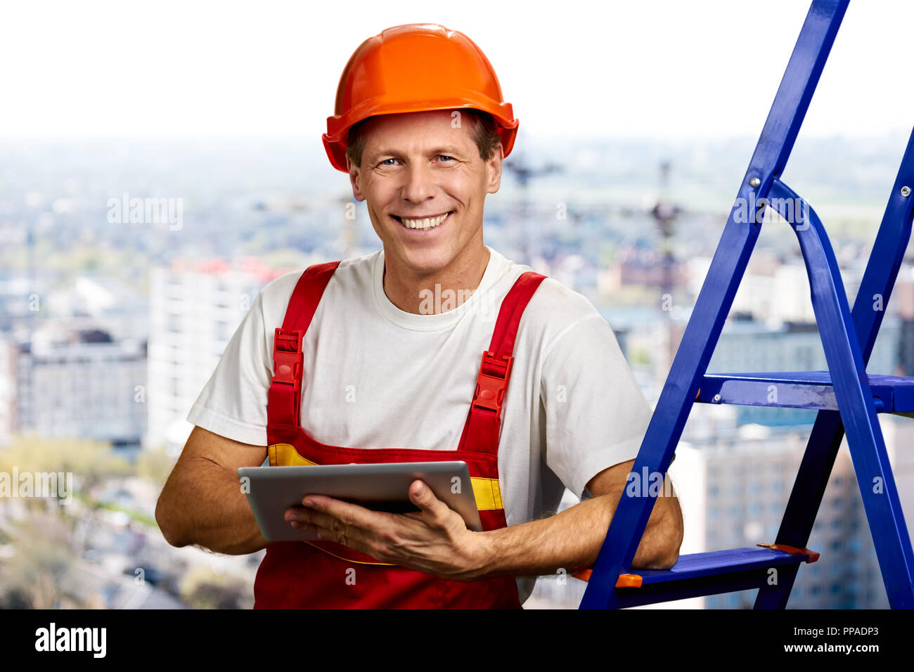 Builder with tablet hi-res stock photography and images - Alamy