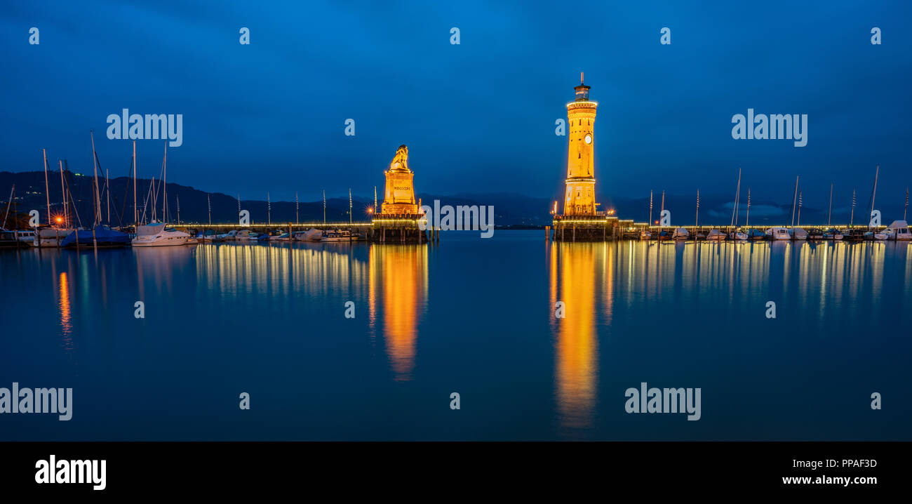 The famous harbour entrance of Lindau Stock Photo - Alamy