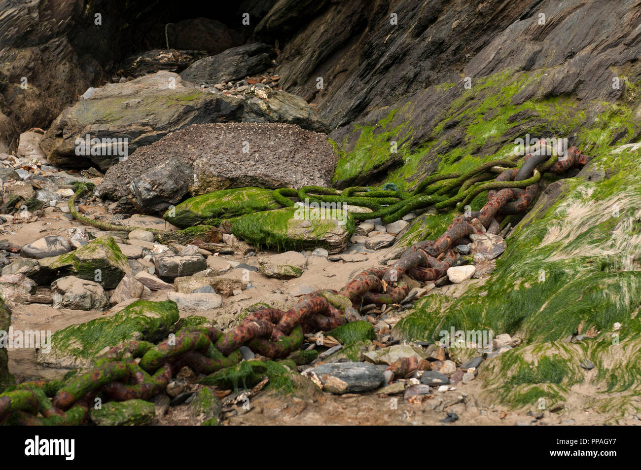 Old ship chain rusting hi-res stock photography and images - Alamy
