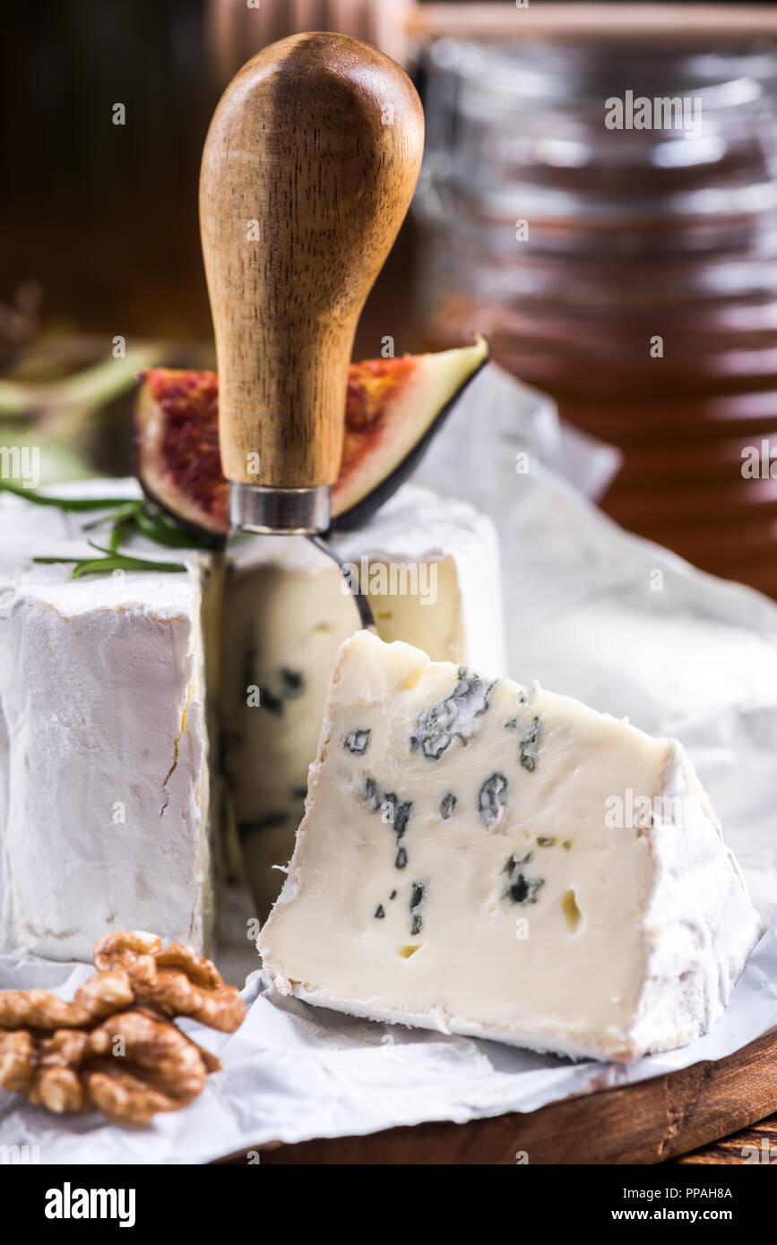 Blue cheese cut serving hi-res stock photography and images - Alamy