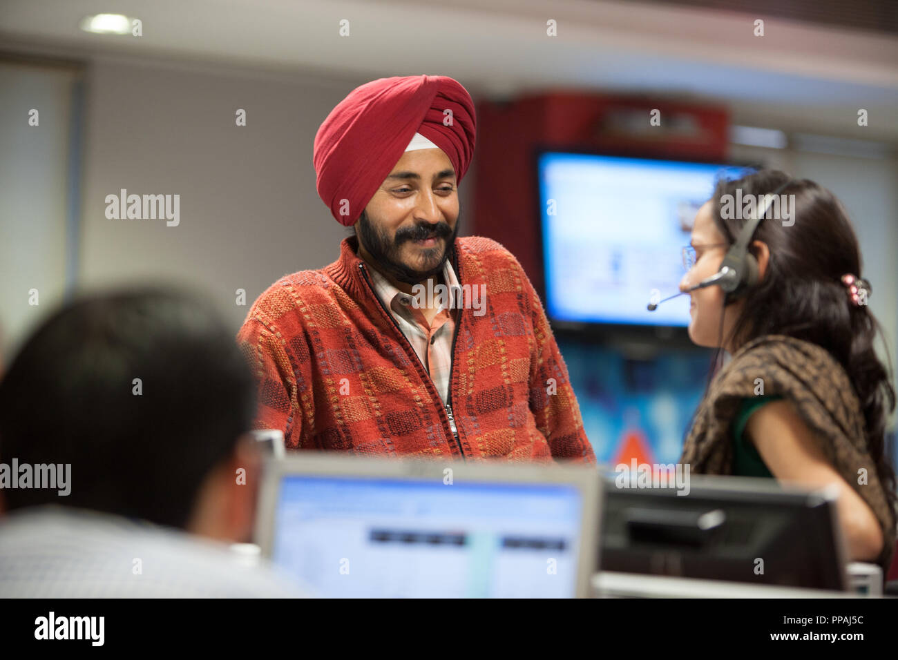 Call centre staff india hi-res stock photography and images - Alamy