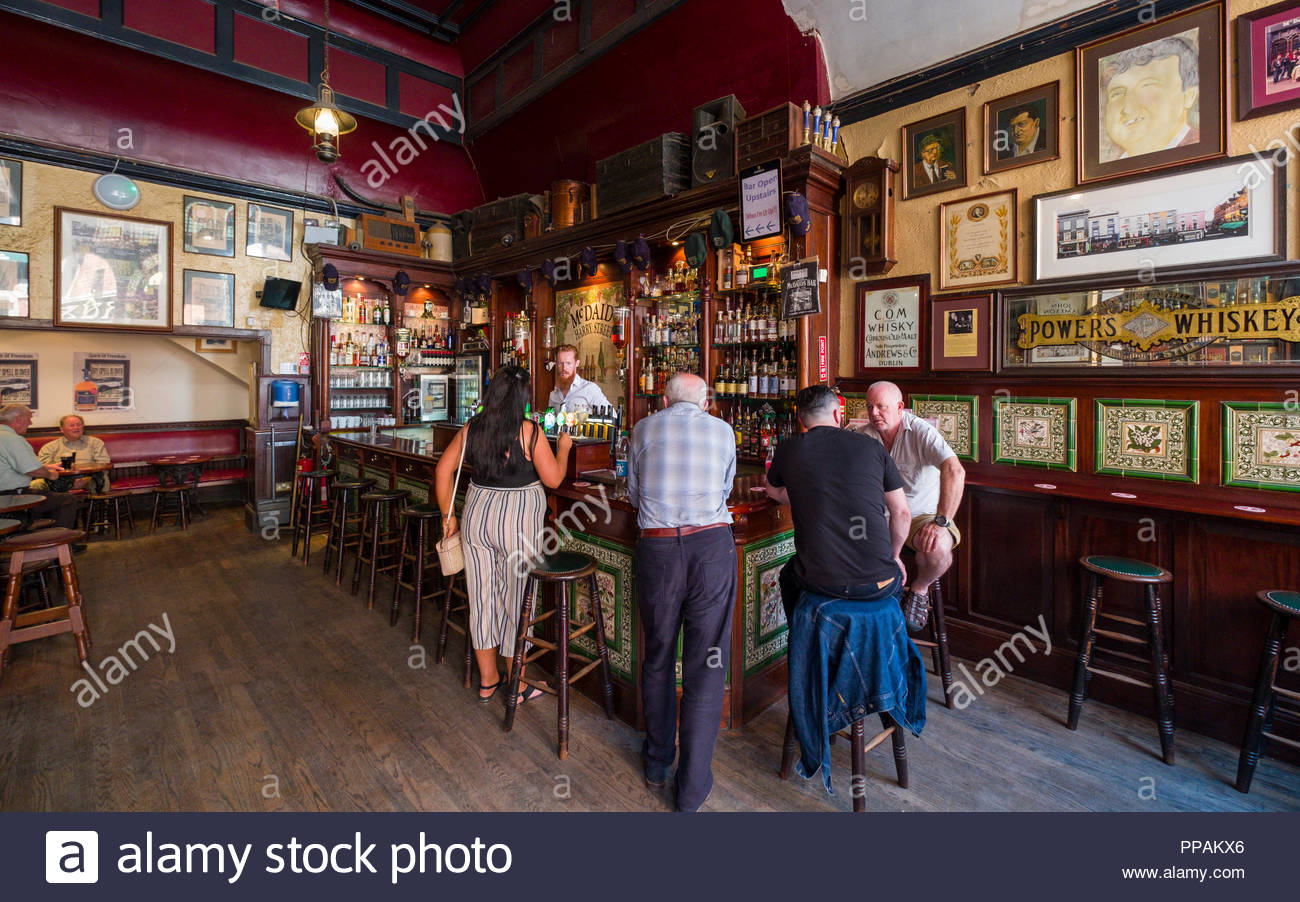 Irish Style Bar High Resolution Stock Photography and Images - Alamy