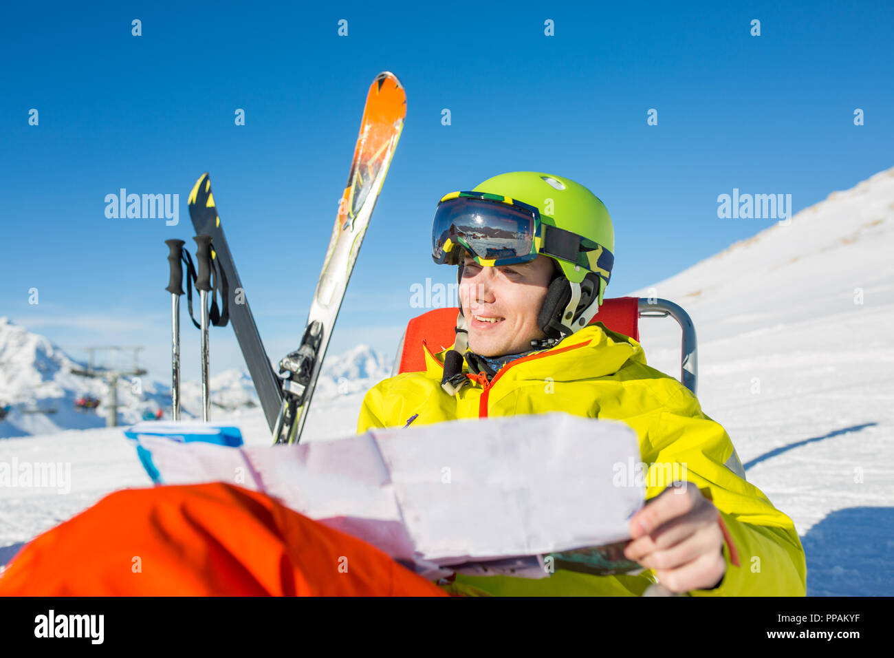 Man in helmet yellow hi-res stock photography and images - Alamy