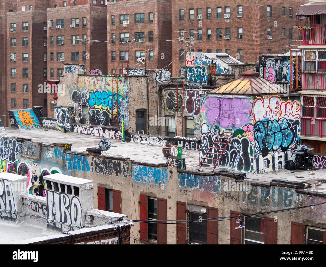Usa urban graffiti buildings hi-res stock photography and images - Alamy