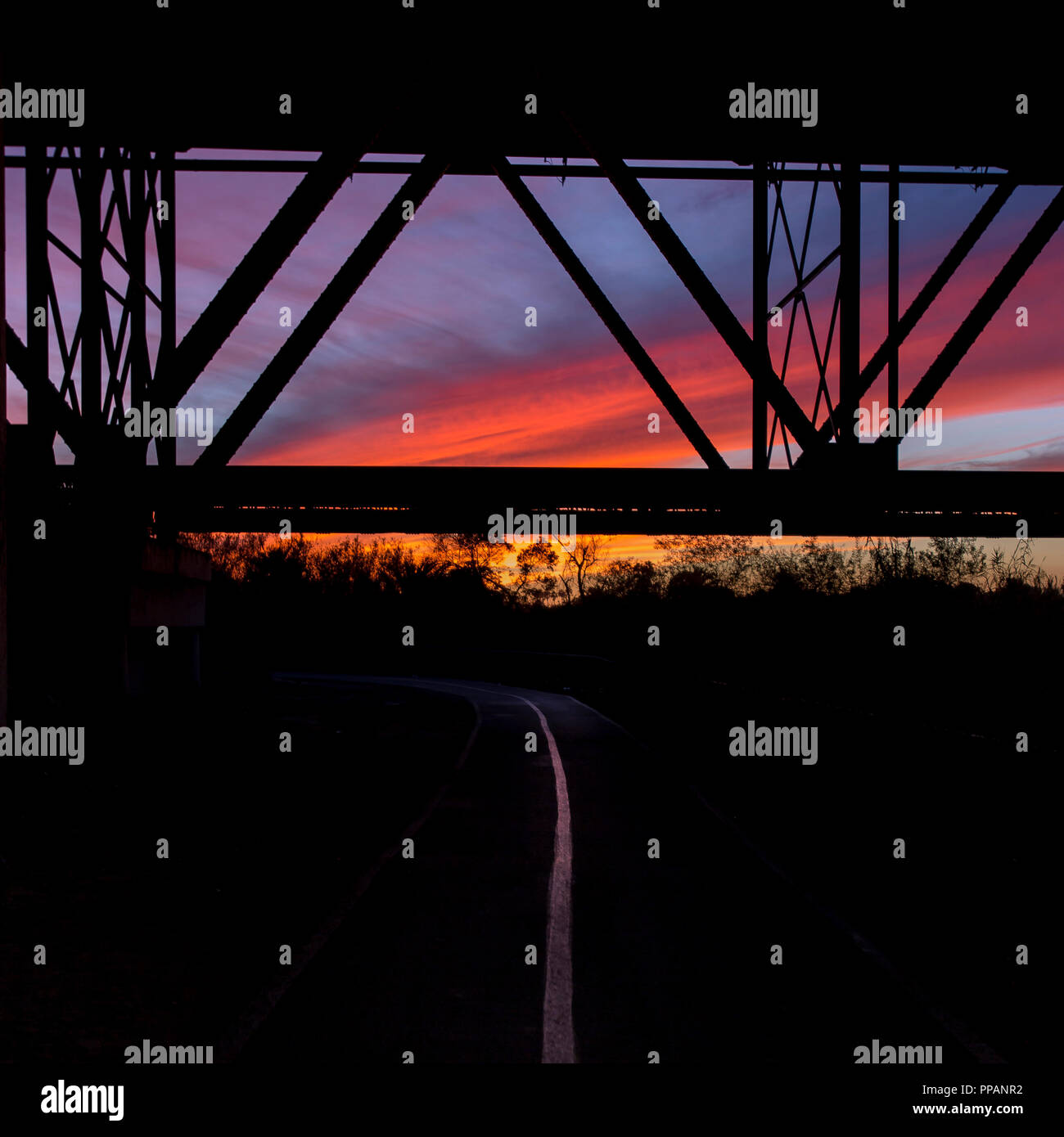 Underpass below bridge hi-res stock photography and images - Alamy
