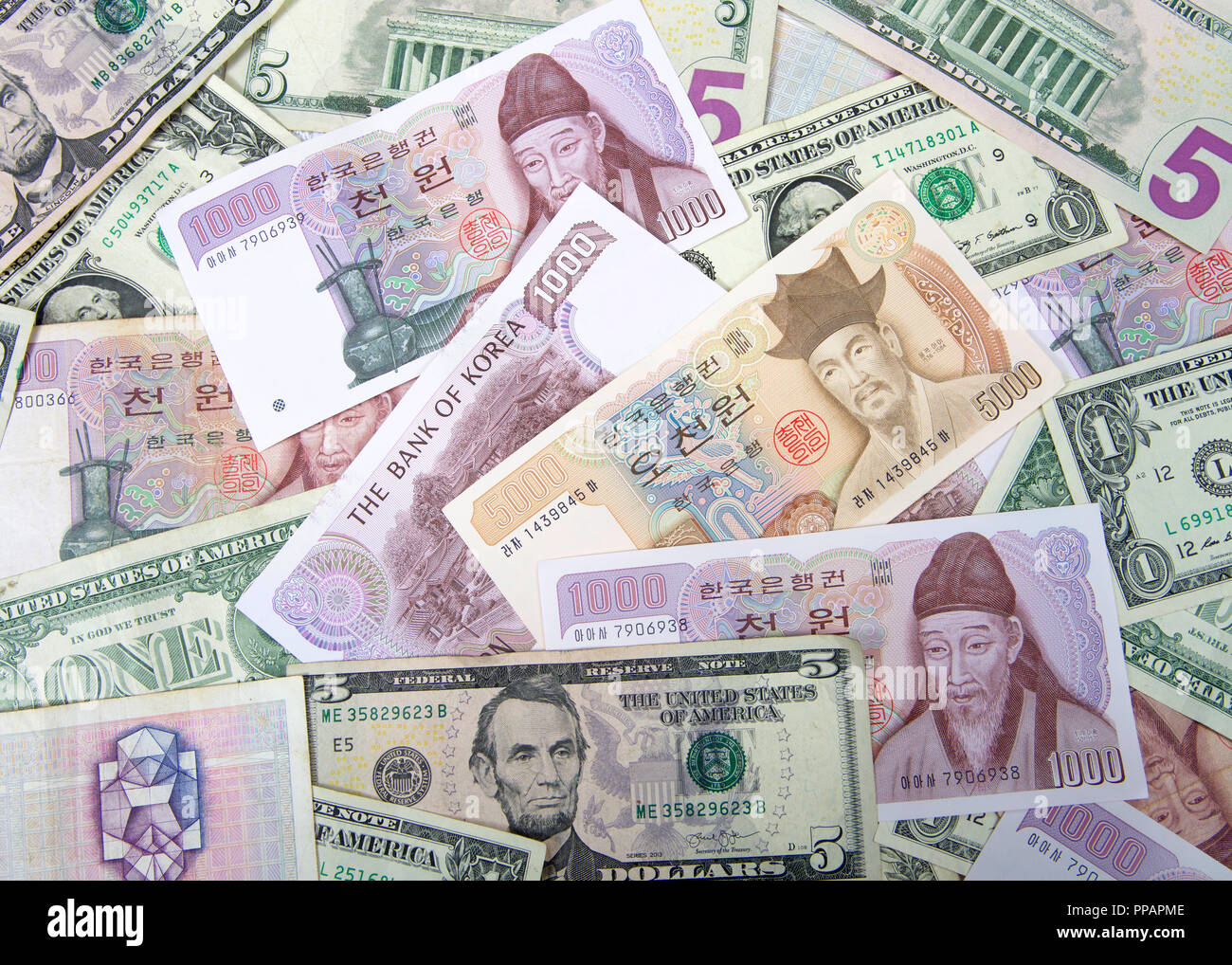 Flat lay Korean and American money small denominations Stock Photo - Alamy