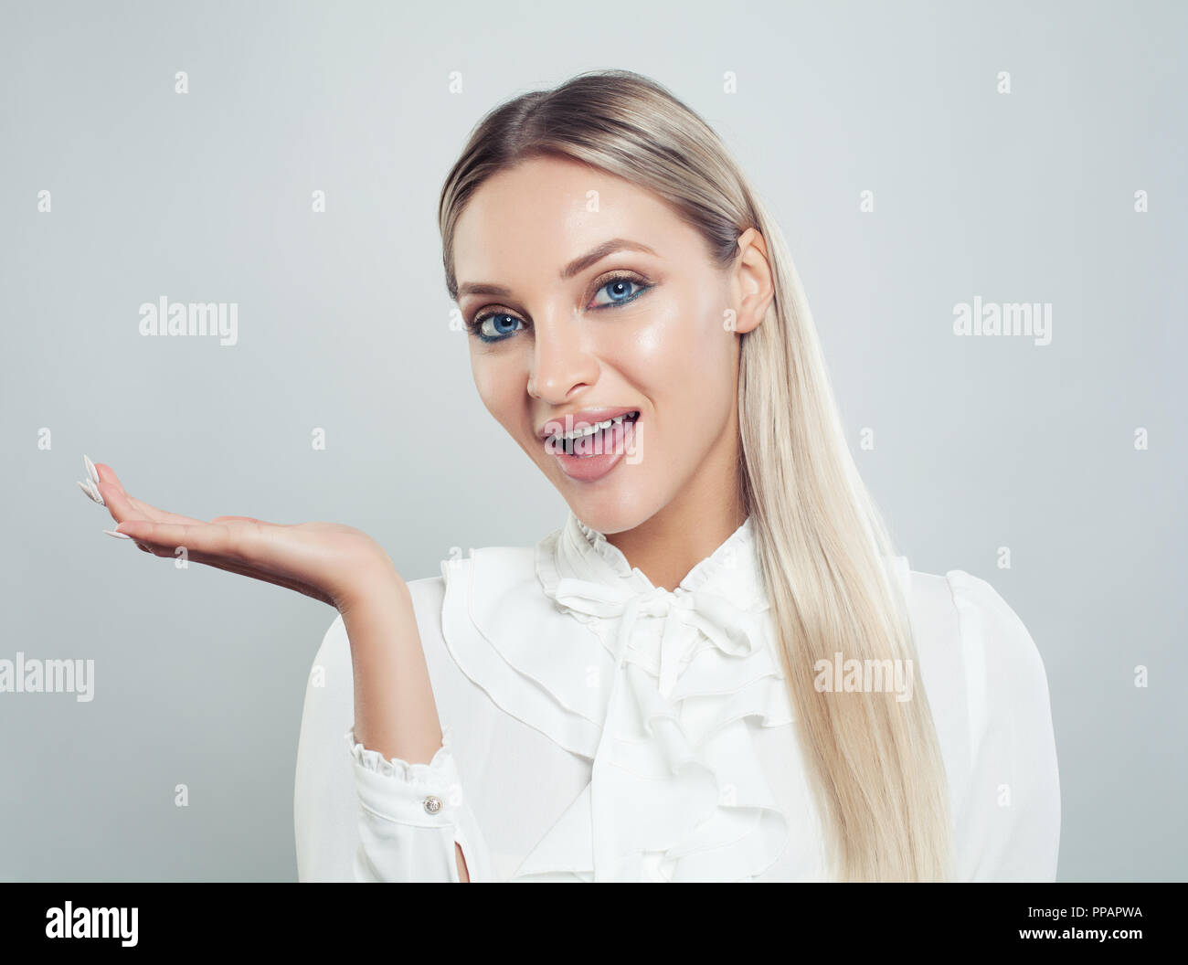 Managing finance hi-res stock photography and images - Alamy