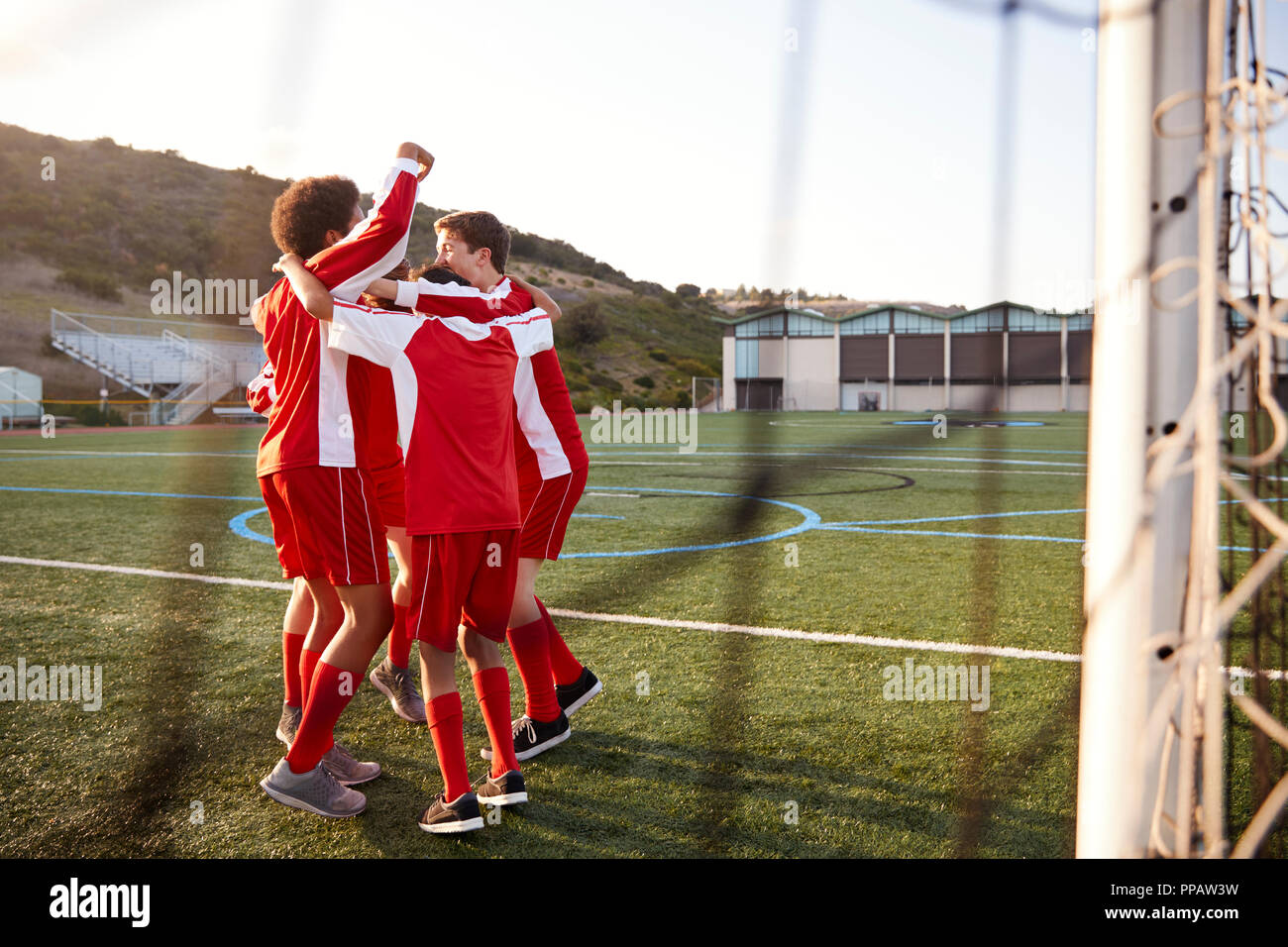 Soccer team huddle hi-res stock photography and images - Alamy