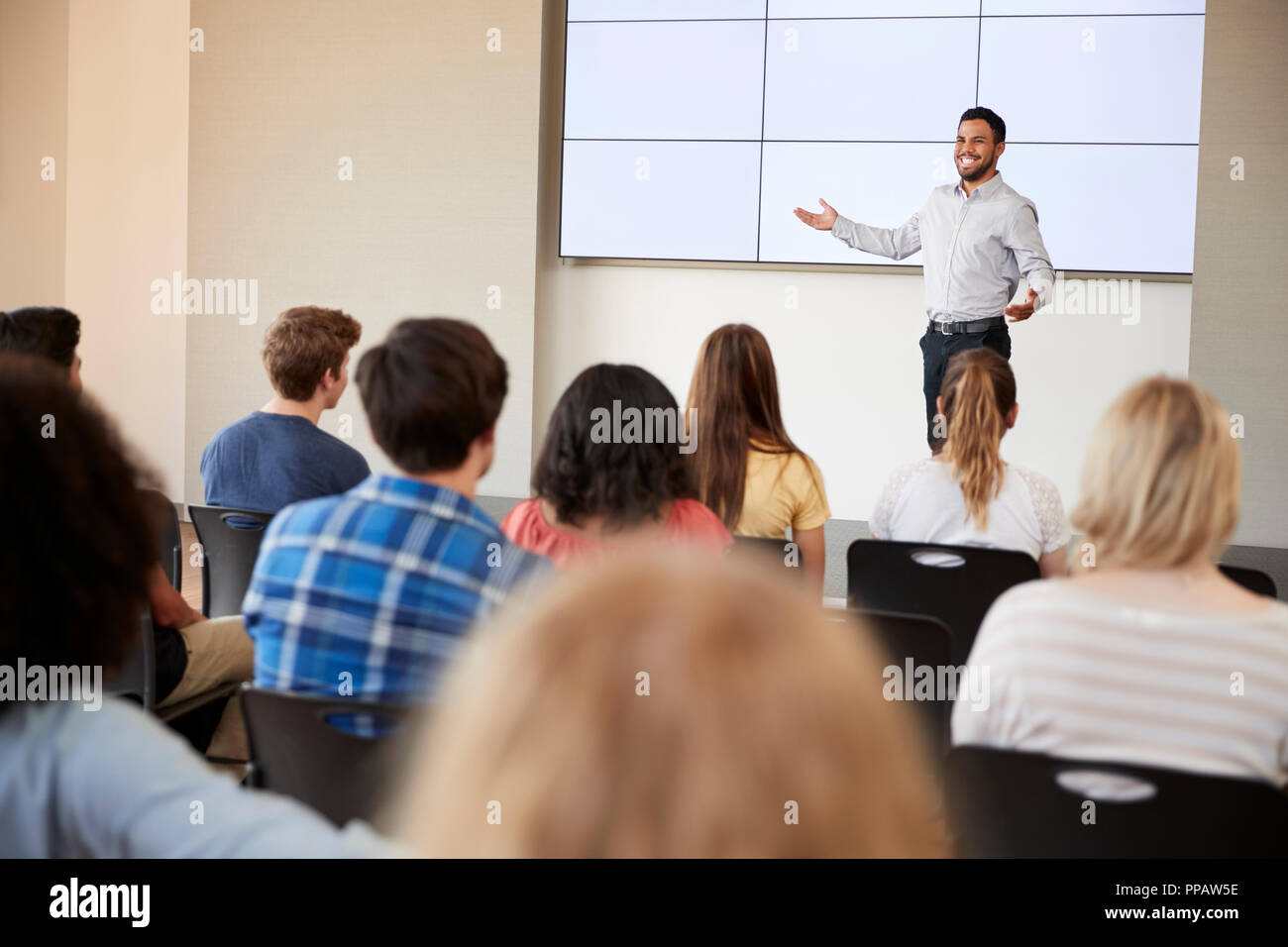 High school girl presentation to class hi-res stock photography and ...