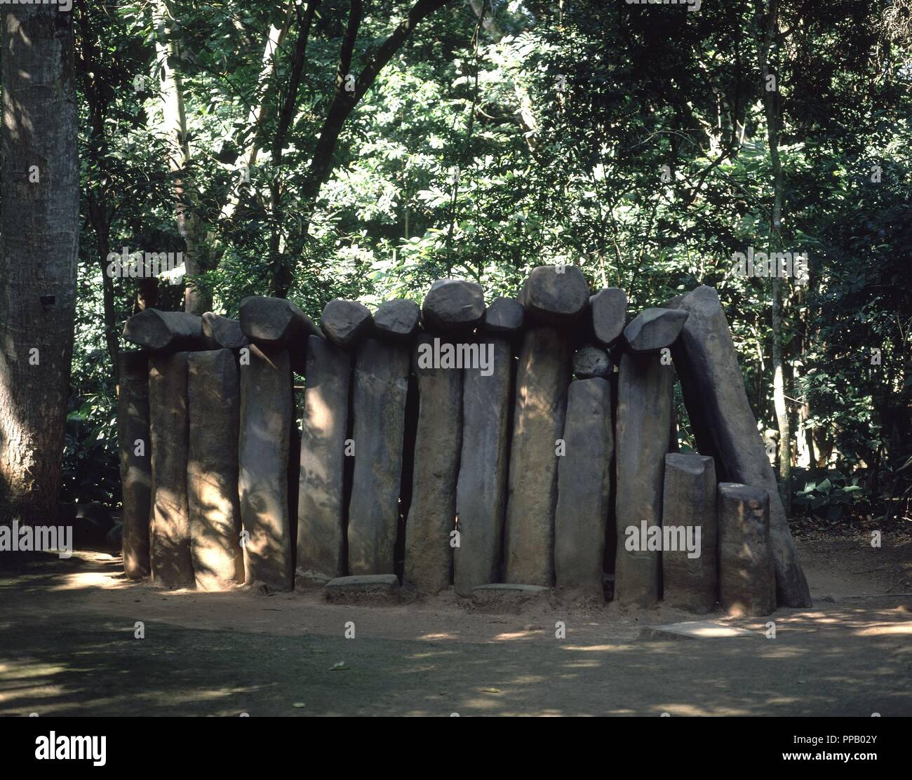 JAULA DEL JAGUAR - 44 COLUMNAS BASALTICAS - CULTURA OLMECA. Location ...