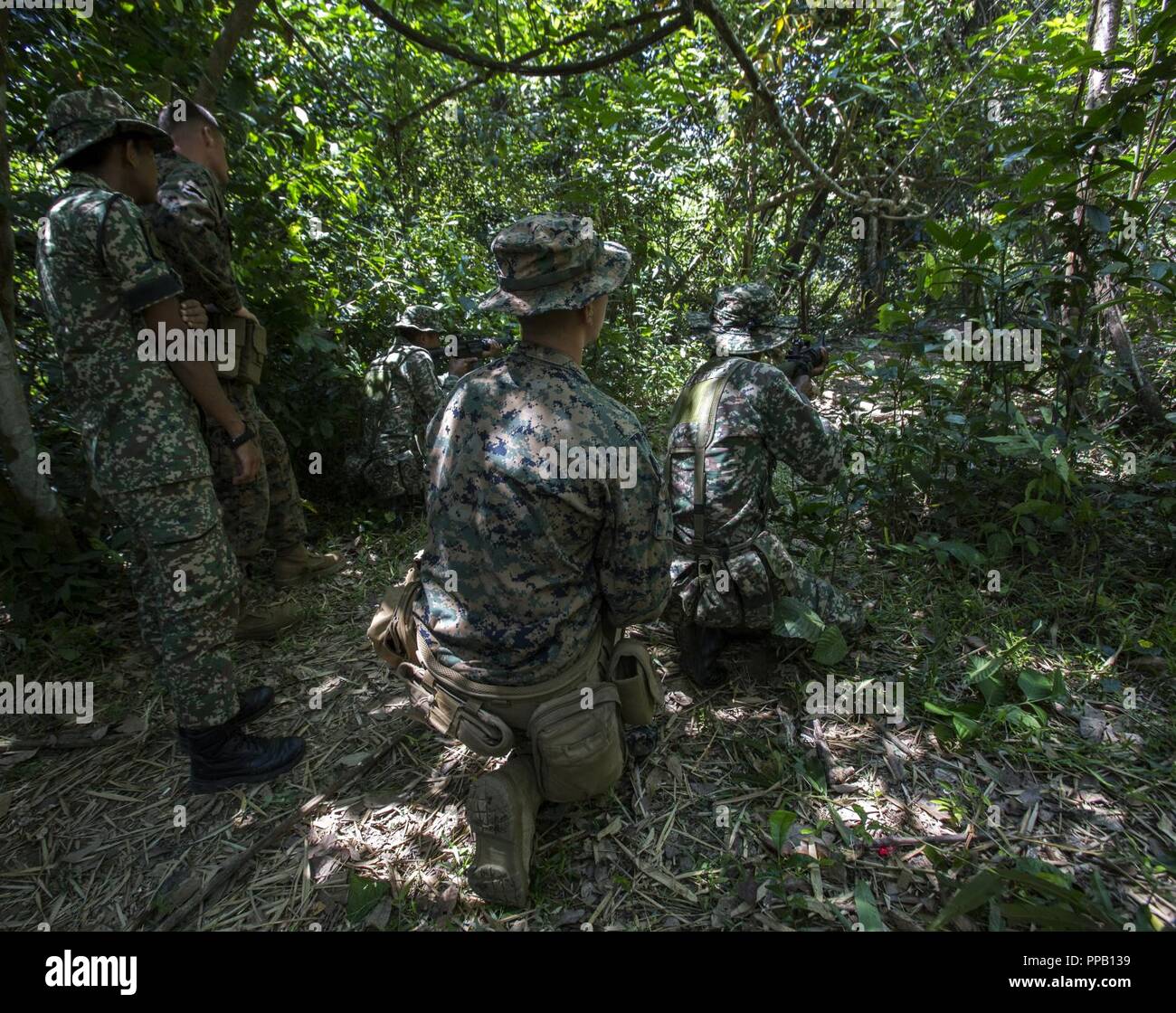 Lt. Umar with 22nd Royal Malay Army Regiment observes how Marines with ...