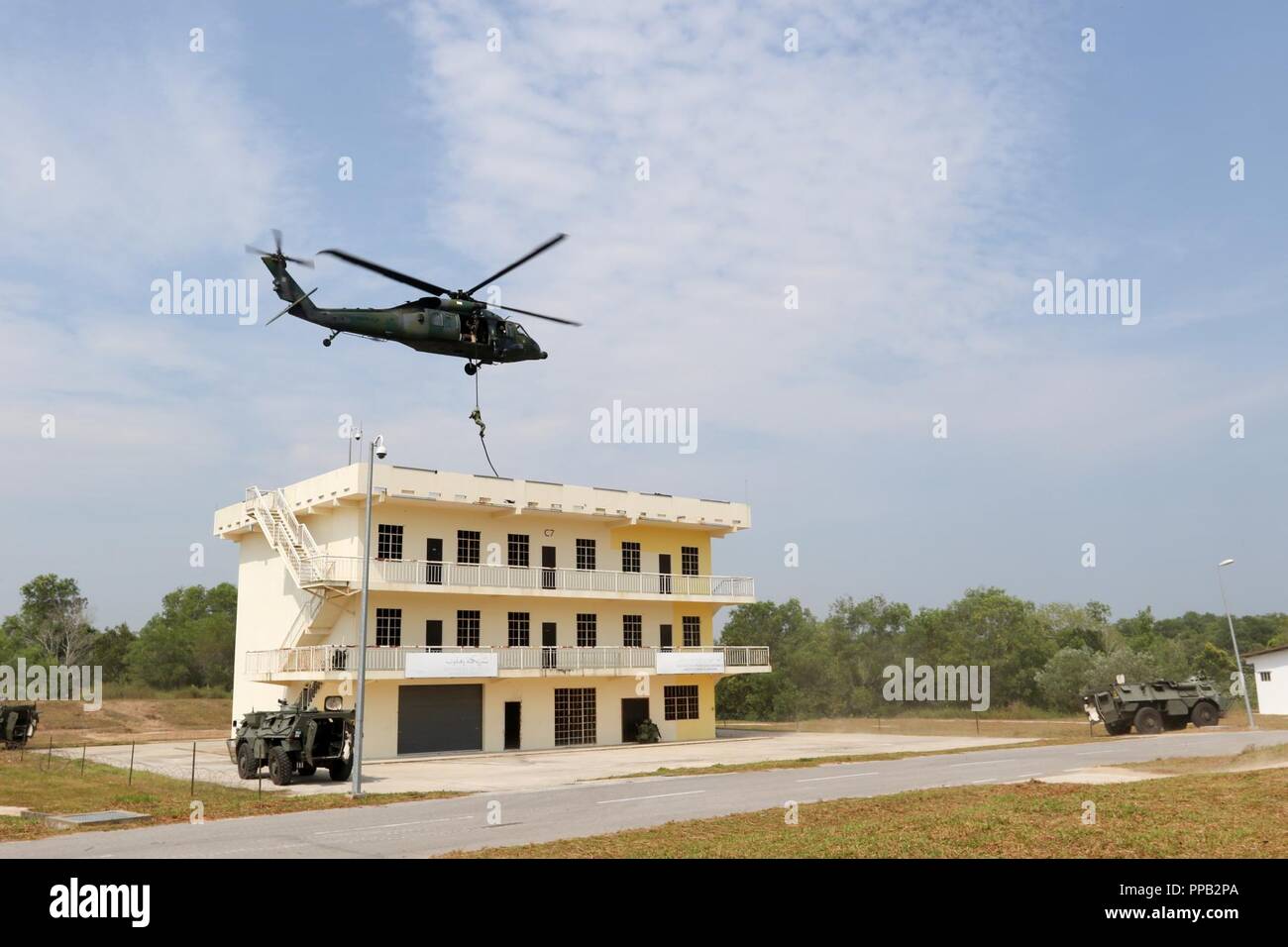 PENANJONG GARRISON, Brunei—Royal Brunei Special Forces assigned to the ...