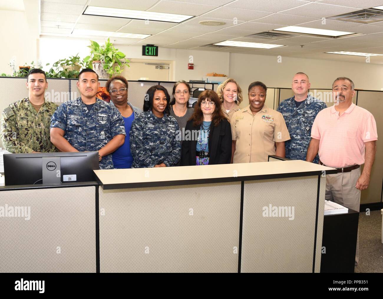 Us navy recruiting office hi-res stock photography and images - Alamy