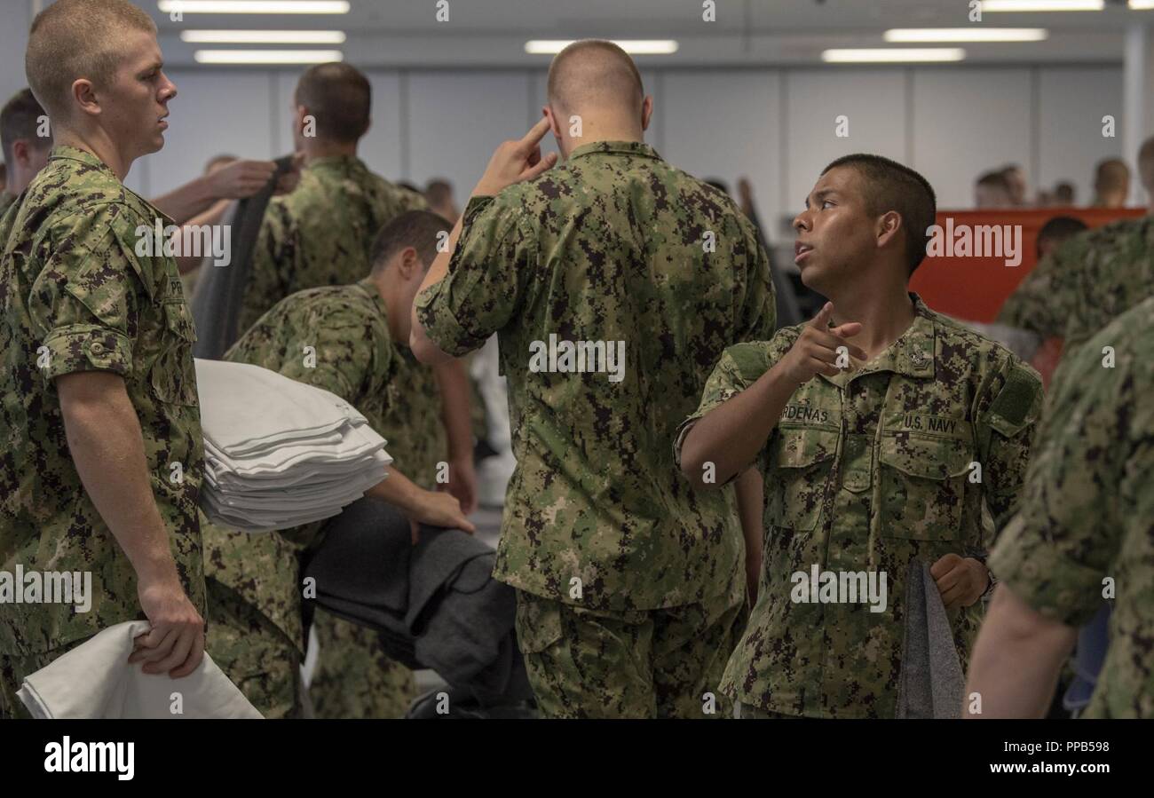 GREAT LAKES, Ill. (Aug. 16, 2018) Recruits pass out clean linens inside ...